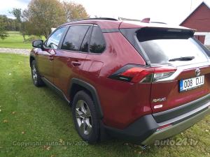 Sarkans Toyota RAV4 2022 Tallina, ar dzinēja tilpumu 2.00 L un nobraukumu 40 tūkst. km par 24000 €, foto 4 vietnē AUTOMOTO.COM.LV