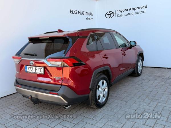 Sarkans Toyota RAV4 2024 Tallina, ar dzinēja tilpumu 2.49 L un nobraukumu 28 tūkst. km par 39495 €, foto 2 vietnē AUTOMOTO.COM.LV
