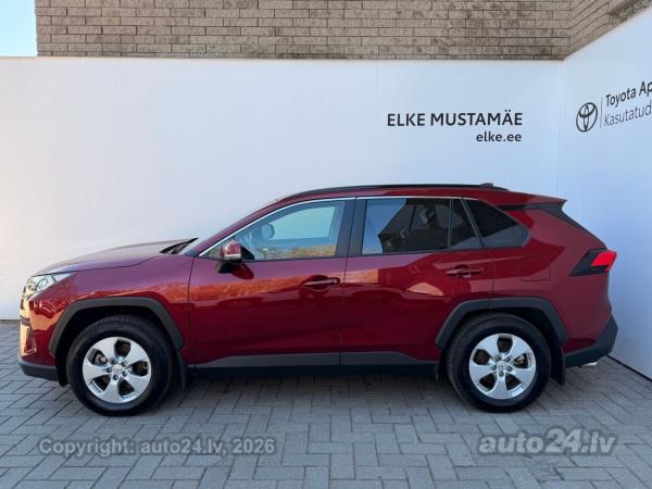 Sarkans Toyota RAV4 2024 Tallina, ar dzinēja tilpumu 2.49 L un nobraukumu 28 tūkst. km par 39495 €, foto 3 vietnē AUTOMOTO.COM.LV