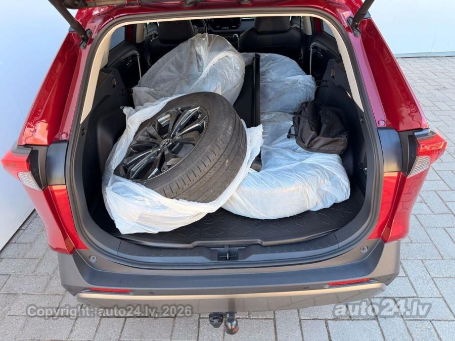 Red Toyota RAV4 2024 in Tallinn, with an engine capacity of 2.49 L and mileage of 28 thousand km for 39495 €, photo 9 on AUTOMOTO.COM.LV