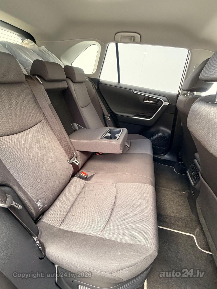 Red Toyota RAV4 2025 in Tallinn, with an engine capacity of 2.49 L and mileage of 10 thousand km for 42995 €, photo 8 on AUTOMOTO.COM.LV