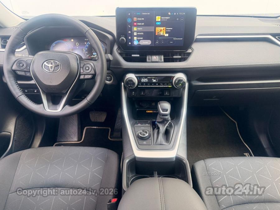 Red Toyota RAV4 2025 in Tallinn, with an engine capacity of 2.49 L and mileage of 10 thousand km for 42995 €, photo 9 on AUTOMOTO.COM.LV