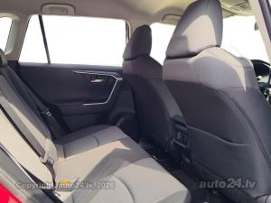Red Toyota RAV4 2025 in Tallinn, with an engine capacity of 2.49 L and mileage of 20 thousand km for 38995 €, photo 8 on AUTOMOTO.COM.LV