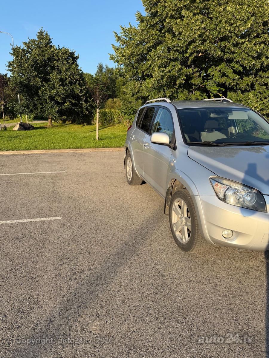 Toyota RAV4 2006 Tallina, ar dzinēja tilpumu 2.20 L un nobraukumu 281 tūkst. km par 3550 €, foto 3 vietnē AUTOMOTO.COM.LV