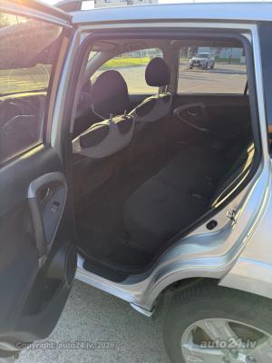 Toyota RAV4 2006 Tallina, ar dzinēja tilpumu 2.20 L un nobraukumu 281 tūkst. km par 3550 €, foto 9 vietnē AUTOMOTO.COM.LV