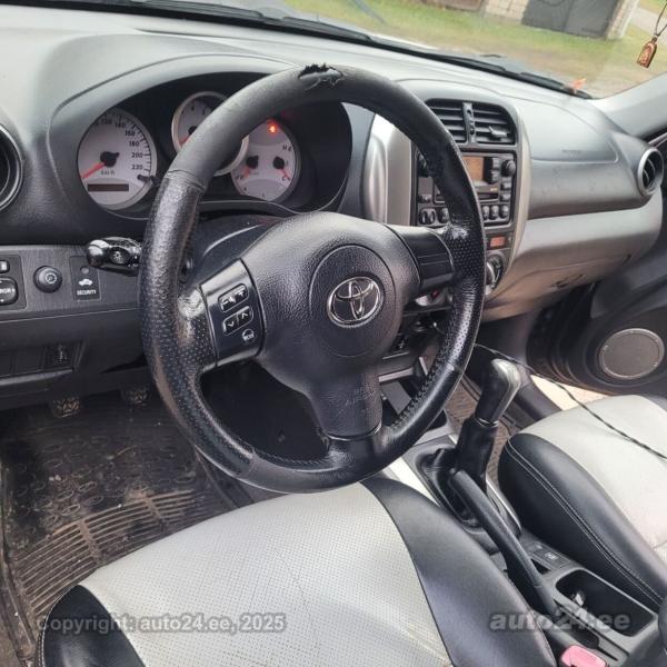 Toyota RAV4 2005 in Rapla, with an engine capacity of 2.00 L and mileage of 299 thousand km for 3100 €, photo 3 on AUTOMOTO.COM.LV