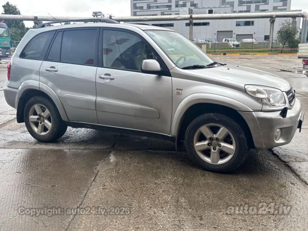 Toyota RAV4 2005 in Tallinn, with an engine capacity of 2.00 L and mileage of 267 thousand km for 1100 €, photo 1 on AUTOMOTO.COM.LV