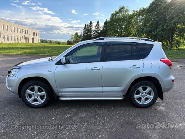 Toyota RAV4 2007 in Paide, with an engine capacity of 2.20 L and mileage of 330 thousand km for 5000 €, photo 3 on AUTOMOTO.COM.LV