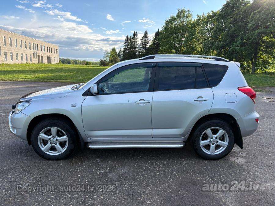 Toyota RAV4 2007 in Paide, with an engine capacity of 2.20 L and mileage of 330 thousand km for 5000 €, photo 4 on AUTOMOTO.COM.LV