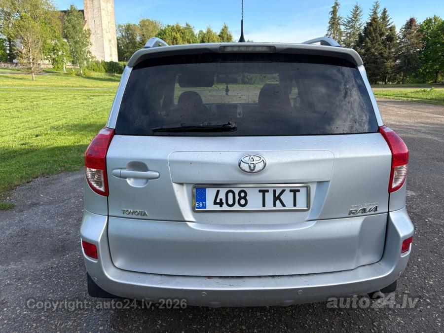 Toyota RAV4 2007 in Paide, with an engine capacity of 2.20 L and mileage of 330 thousand km for 5000 €, photo 5 on AUTOMOTO.COM.LV