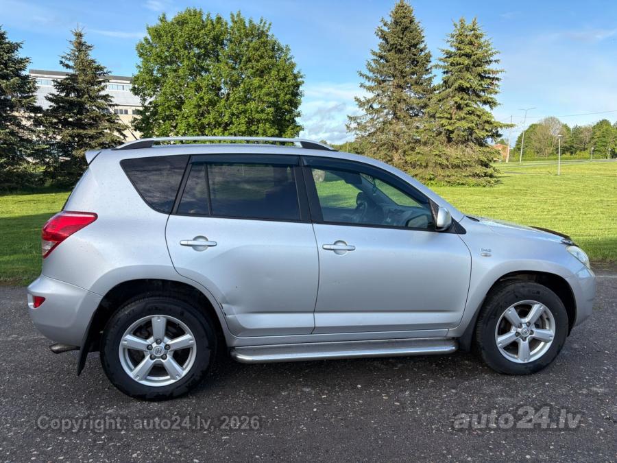 Toyota RAV4 2007 in Paide, with an engine capacity of 2.20 L and mileage of 330 thousand km for 5000 €, photo 6 on AUTOMOTO.COM.LV