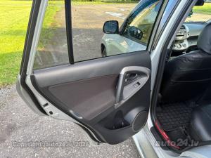 Toyota RAV4 2007 in Paide, with an engine capacity of 2.20 L and mileage of 330 thousand km for 5000 €, photo 13 on AUTOMOTO.COM.LV