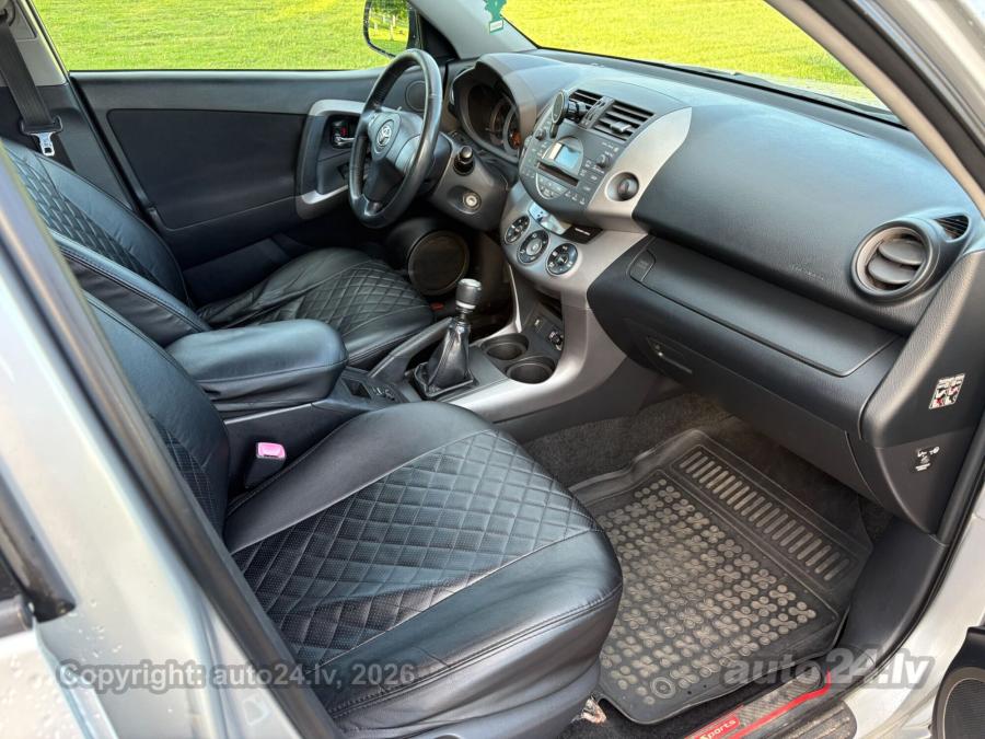 Toyota RAV4 2007 in Paide, with an engine capacity of 2.20 L and mileage of 330 thousand km for 5000 €, photo 14 on AUTOMOTO.COM.LV