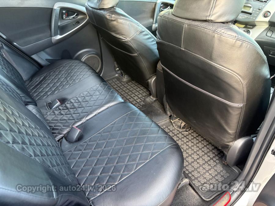 Toyota RAV4 2007 in Paide, with an engine capacity of 2.20 L and mileage of 330 thousand km for 5000 €, photo 16 on AUTOMOTO.COM.LV