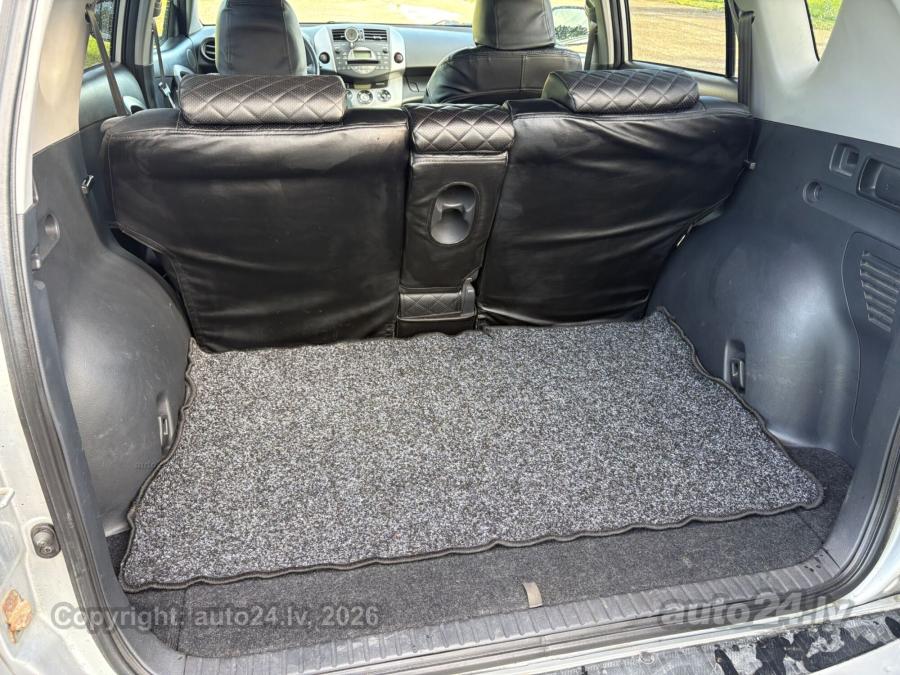 Toyota RAV4 2007 in Paide, with an engine capacity of 2.20 L and mileage of 330 thousand km for 5000 €, photo 18 on AUTOMOTO.COM.LV