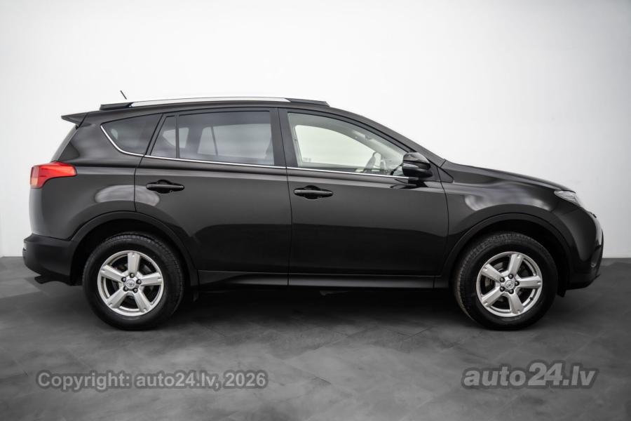 Toyota RAV4 2015 in Tallinn, with an engine capacity of 2.00 L and mileage of 156 thousand km for 12899 €, photo 5 on AUTOMOTO.COM.LV