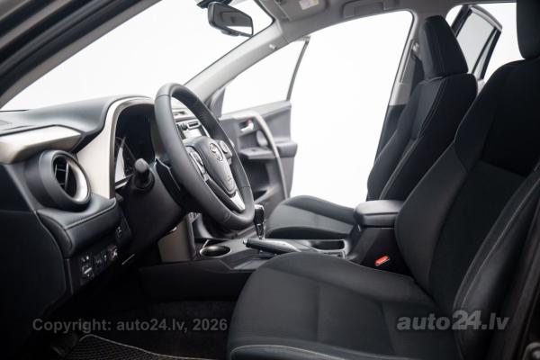 Toyota RAV4 2015 in Tallinn, with an engine capacity of 2.00 L and mileage of 156 thousand km for 12899 €, photo 8 on AUTOMOTO.COM.LV