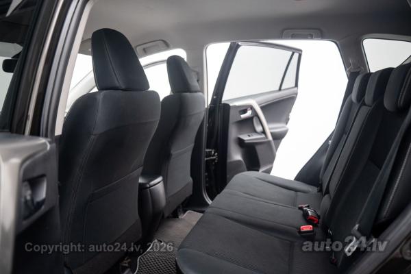 Toyota RAV4 2015 in Tallinn, with an engine capacity of 2.00 L and mileage of 156 thousand km for 12899 €, photo 9 on AUTOMOTO.COM.LV