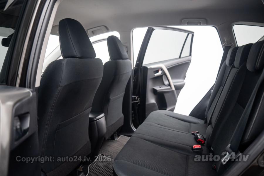 Toyota RAV4 2015 in Tallinn, with an engine capacity of 2.00 L and mileage of 156 thousand km for 12899 €, photo 10 on AUTOMOTO.COM.LV