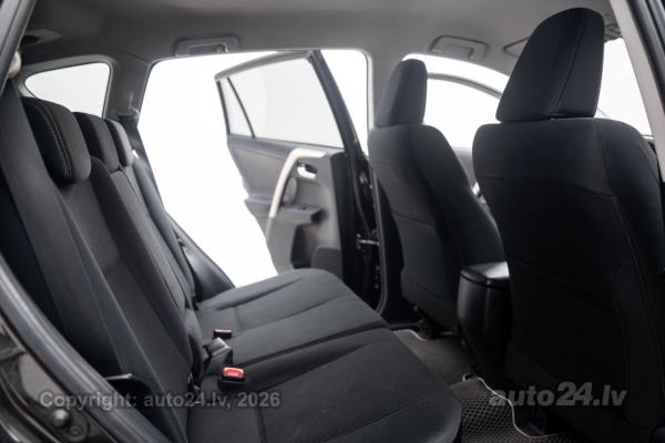 Toyota RAV4 2015 in Tallinn, with an engine capacity of 2.00 L and mileage of 156 thousand km for 12899 €, photo 10 on AUTOMOTO.COM.LV