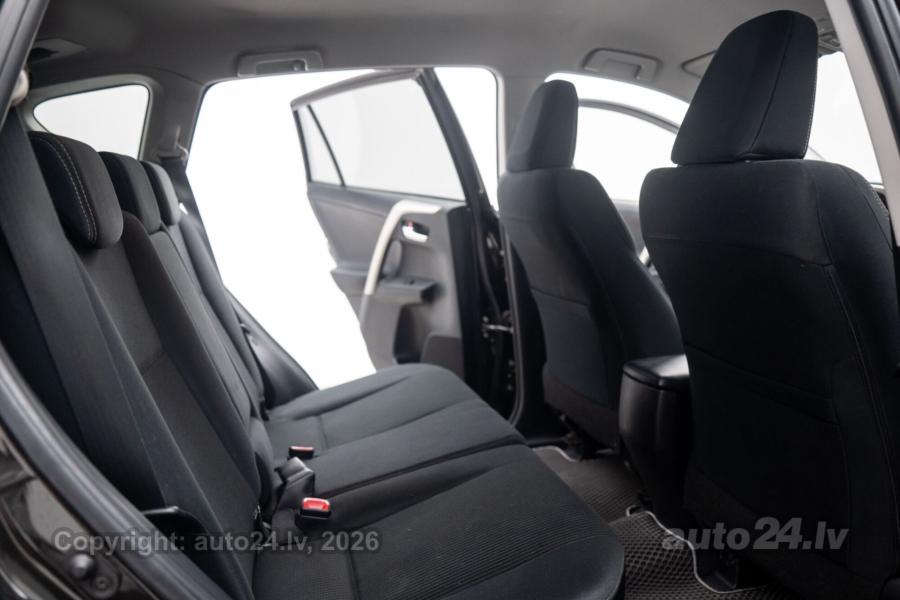 Toyota RAV4 2015 in Tallinn, with an engine capacity of 2.00 L and mileage of 156 thousand km for 12899 €, photo 11 on AUTOMOTO.COM.LV