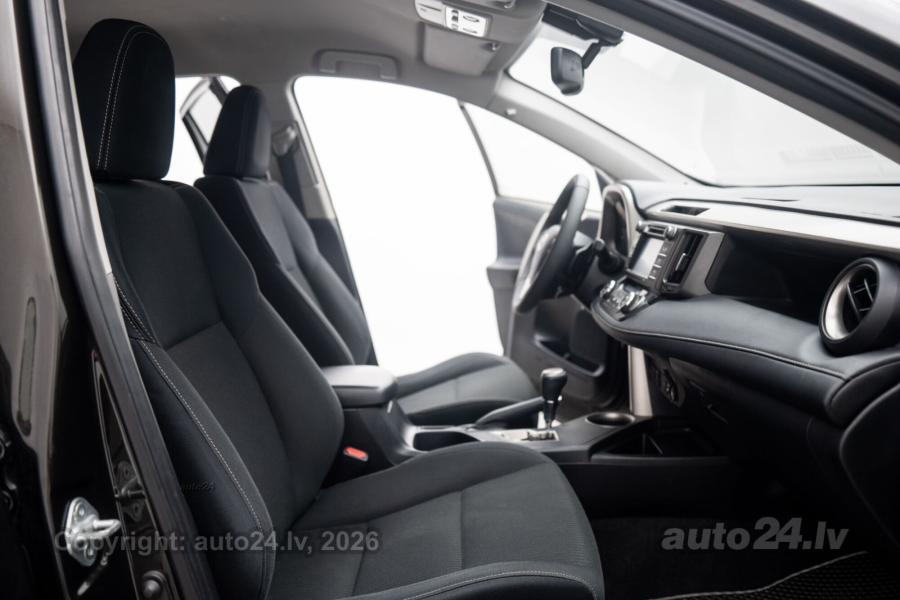 Toyota RAV4 2015 in Tallinn, with an engine capacity of 2.00 L and mileage of 156 thousand km for 12899 €, photo 12 on AUTOMOTO.COM.LV