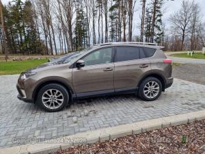 Toyota RAV4 2016 in Kunda, with an engine capacity of 2.00 L and mileage of 211 thousand km for 14900 €, photo 3 on AUTOMOTO.COM.LV