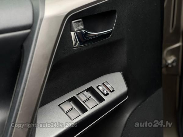 Toyota RAV4 2017 in Tallinn, with an engine capacity of 2.00 L and mileage of 105 thousand km for 17990 €, photo 5 on AUTOMOTO.COM.LV
