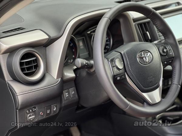 Toyota RAV4 2017 in Tallinn, with an engine capacity of 2.00 L and mileage of 105 thousand km for 17990 €, photo 6 on AUTOMOTO.COM.LV