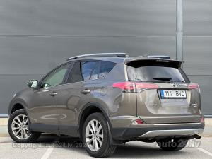 Toyota RAV4 2017 in Tallinn, with an engine capacity of 2.00 L and mileage of 105 thousand km for 17990 €, photo 4 on AUTOMOTO.COM.LV
