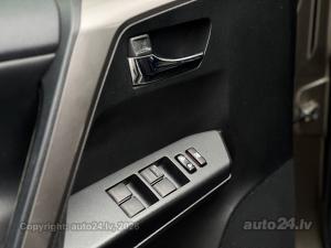 Toyota RAV4 2017 in Tallinn, with an engine capacity of 2.00 L and mileage of 105 thousand km for 17990 €, photo 6 on AUTOMOTO.COM.LV