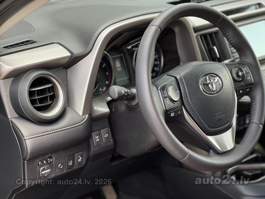 Toyota RAV4 2017 in Tallinn, with an engine capacity of 2.00 L and mileage of 105 thousand km for 17990 €, photo 7 on AUTOMOTO.COM.LV
