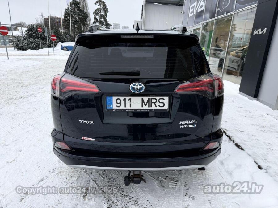 Toyota RAV4 2018 in Tallinn, with an engine capacity of 2.50 L and mileage of 176 thousand km for 16900 €, photo 3 on AUTOMOTO.COM.LV