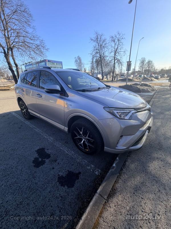 Toyota RAV4 2018 Tallina, ar dzinēja tilpumu 2.50 L un nobraukumu 107 tūkst. km par 17700 €, foto 3 vietnē AUTOMOTO.COM.LV