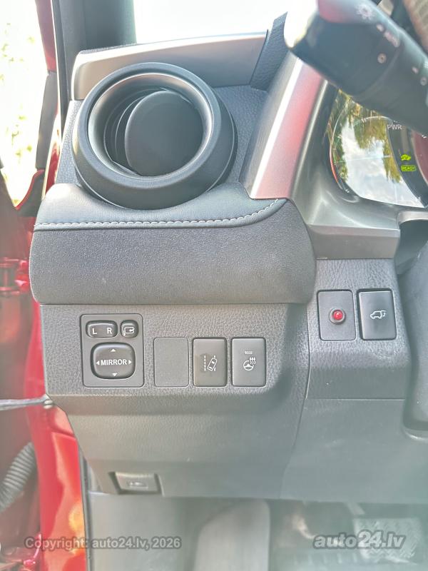 Toyota RAV4 2018 in Tallinn, with an engine capacity of 2.50 L and mileage of 172 thousand km for 18000 €, photo 5 on AUTOMOTO.COM.LV