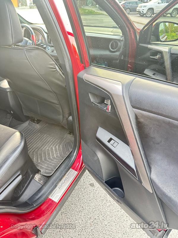 Toyota RAV4 2018 in Tallinn, with an engine capacity of 2.50 L and mileage of 172 thousand km for 18000 €, photo 9 on AUTOMOTO.COM.LV