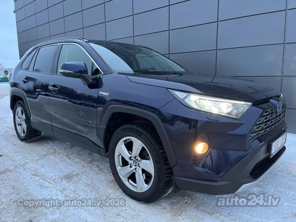Toyota RAV4 2019 in Kuressaare, with an engine capacity of 2.50 L and mileage of 129 thousand km for 25990 €, photo 3 on AUTOMOTO.COM.LV