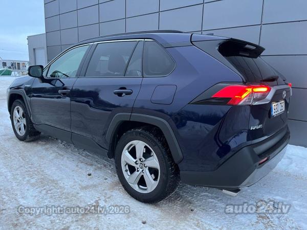 Toyota RAV4 2019 in Kuressaare, with an engine capacity of 2.50 L and mileage of 129 thousand km for 25990 €, photo 4 on AUTOMOTO.COM.LV
