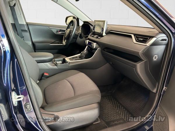 Toyota RAV4 2020 in Parnu, with an engine capacity of 2.50 L and mileage of 108 thousand km for 24490 €, photo 6 on AUTOMOTO.COM.LV
