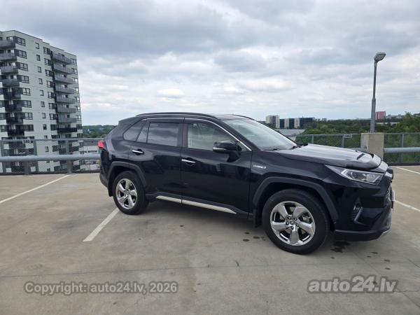 Toyota RAV4 2020 in Tallinn, with an engine capacity of 2.50 L and mileage of 189 thousand km for 25000 €, photo 3 on AUTOMOTO.COM.LV