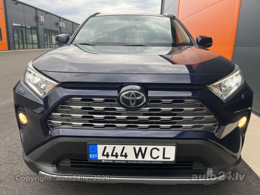 Toyota RAV4 2020 in Kuressaare, with an engine capacity of 2.00 L and mileage of 168 thousand km for 21290 €, photo 3 on AUTOMOTO.COM.LV