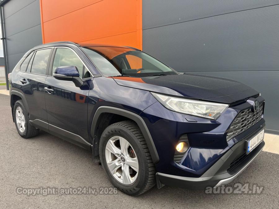 Toyota RAV4 2020 in Kuressaare, with an engine capacity of 2.00 L and mileage of 168 thousand km for 21290 €, photo 4 on AUTOMOTO.COM.LV