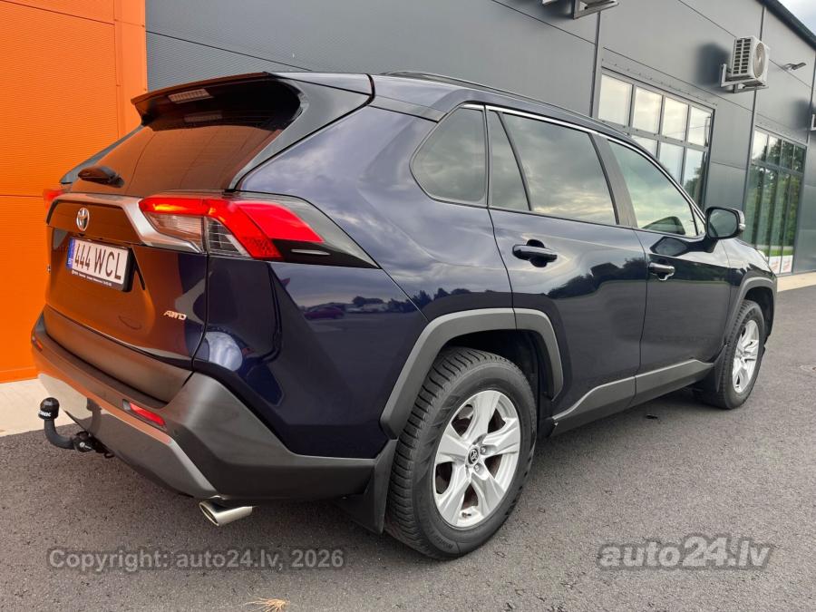 Toyota RAV4 2020 in Kuressaare, with an engine capacity of 2.00 L and mileage of 168 thousand km for 21290 €, photo 7 on AUTOMOTO.COM.LV