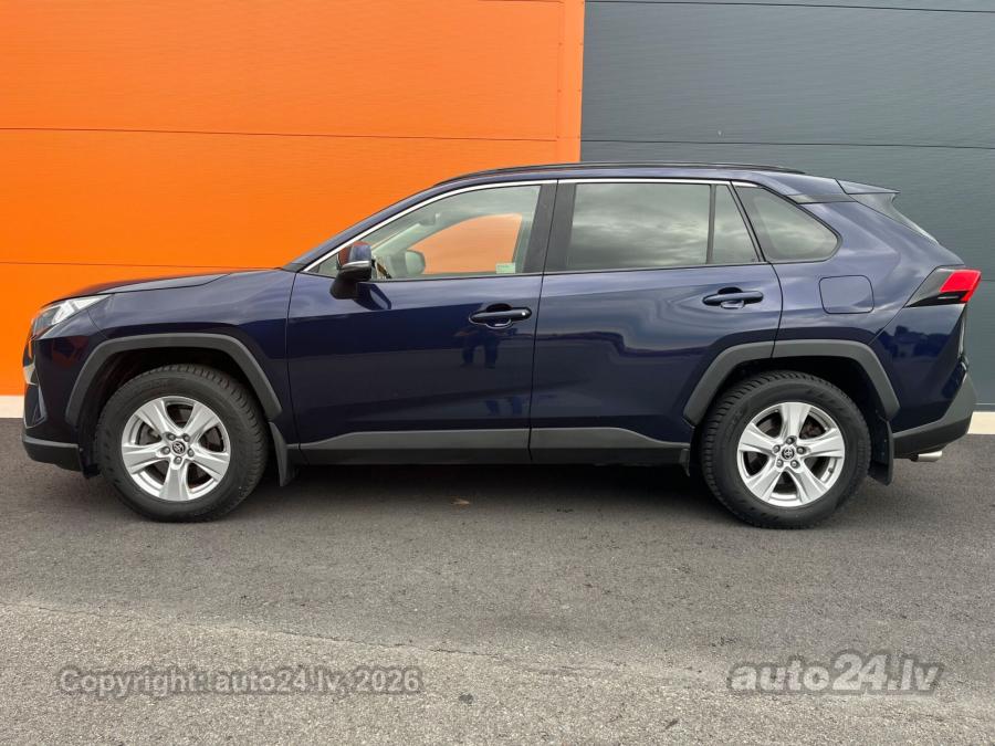 Toyota RAV4 2020 in Kuressaare, with an engine capacity of 2.00 L and mileage of 168 thousand km for 21290 €, photo 9 on AUTOMOTO.COM.LV