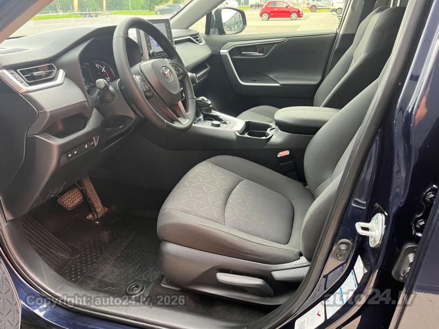 Toyota RAV4 2020 in Kuressaare, with an engine capacity of 2.00 L and mileage of 168 thousand km for 21290 €, photo 10 on AUTOMOTO.COM.LV
