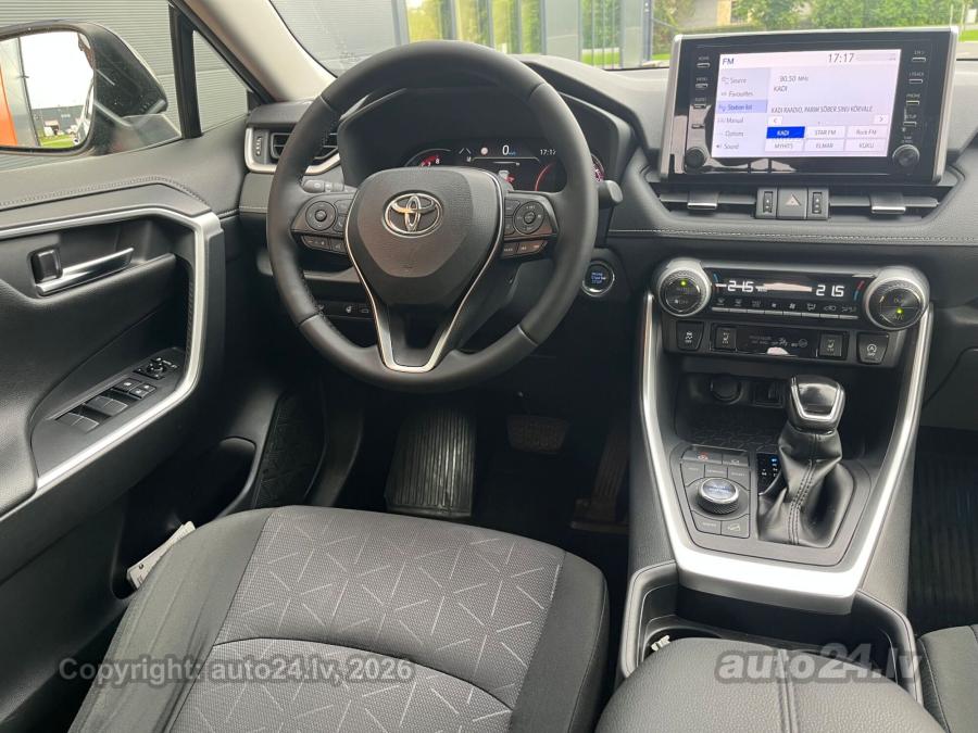Toyota RAV4 2020 in Kuressaare, with an engine capacity of 2.00 L and mileage of 168 thousand km for 21290 €, photo 11 on AUTOMOTO.COM.LV