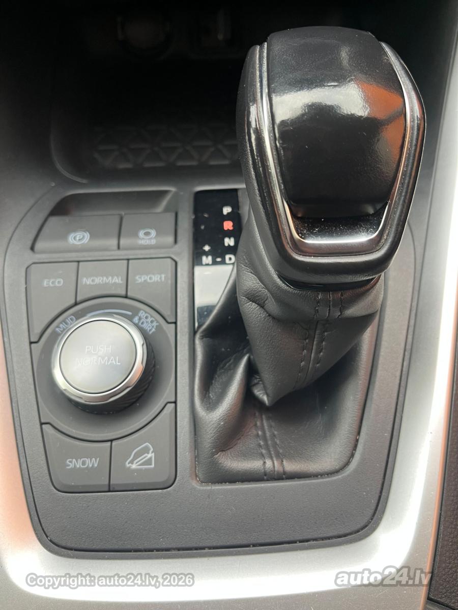 Toyota RAV4 2020 in Kuressaare, with an engine capacity of 2.00 L and mileage of 168 thousand km for 21290 €, photo 14 on AUTOMOTO.COM.LV