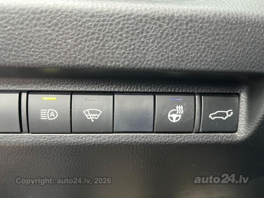 Toyota RAV4 2020 in Kuressaare, with an engine capacity of 2.00 L and mileage of 168 thousand km for 21290 €, photo 16 on AUTOMOTO.COM.LV