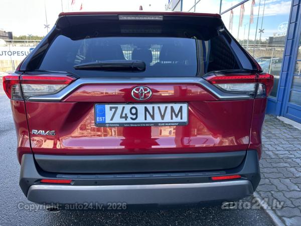 Toyota RAV4 2021 in Tallinn, with an engine capacity of 2.00 L and mileage of 46 thousand km for 25990 €, photo 3 on AUTOMOTO.COM.LV