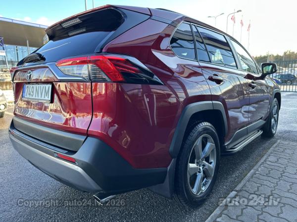 Toyota RAV4 2021 in Tallinn, with an engine capacity of 2.00 L and mileage of 46 thousand km for 25990 €, photo 4 on AUTOMOTO.COM.LV